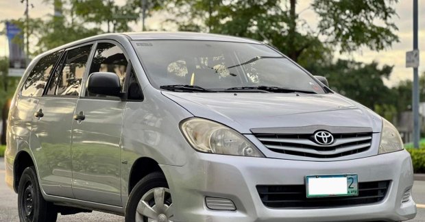 2011 Toyota Innova 2.0 J Gas MT in Makati, Metro Manila